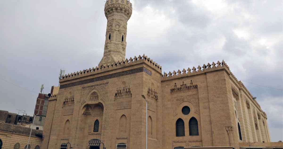 Imâm Ach-Châfi'i : celui qui croit que Allâh est assis sur le trône est ...